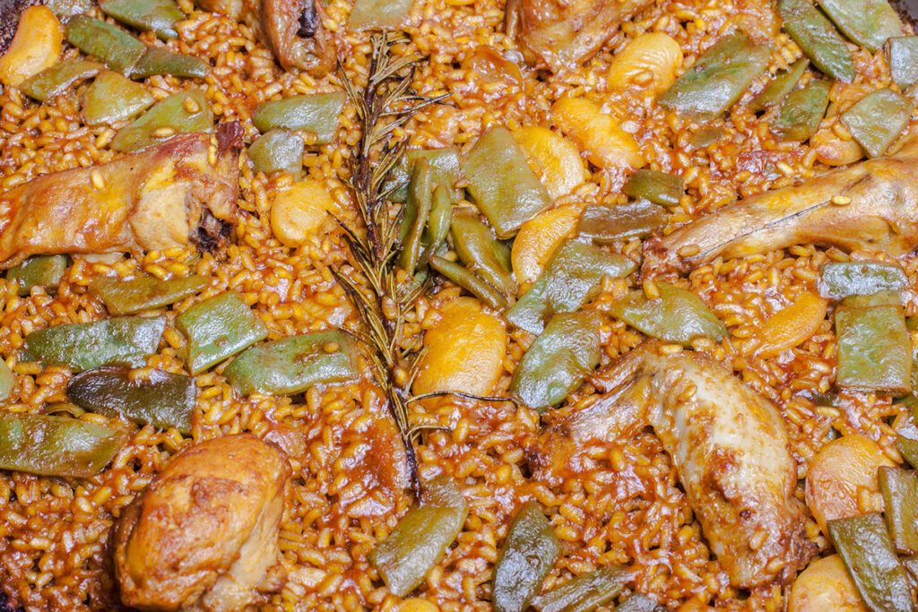 Historia de la paella valenciana: orígenes y receta tradicional